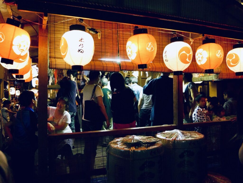 LED vs. Traditional Lanterns: A Guide to Choosing the Best Lighting ...